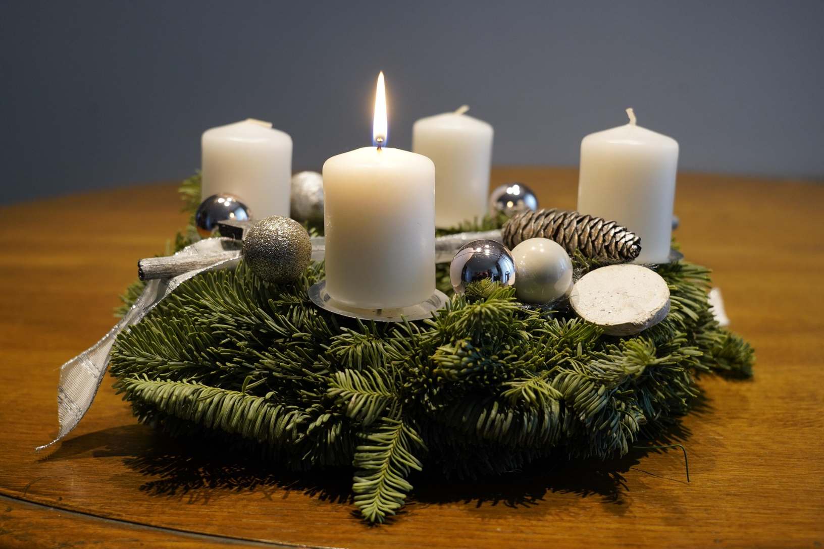 Adventní věnec: Jména, barvy a málo známý rituál správného zapalování